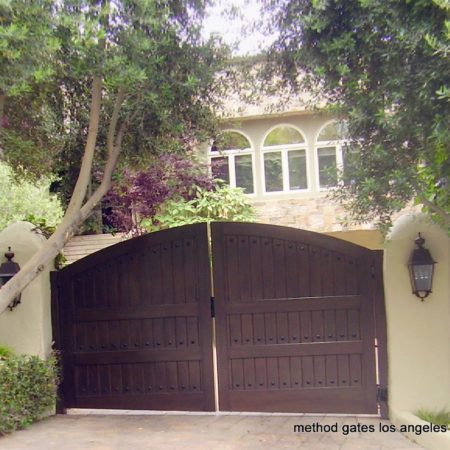 wooden gate - METHOD - Driveways gates & fences