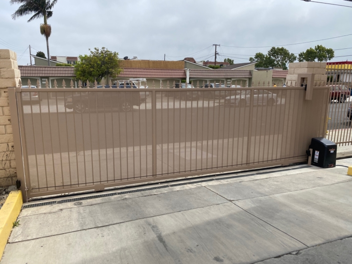 Commercial gates - METHOD - Driveways gates & fences