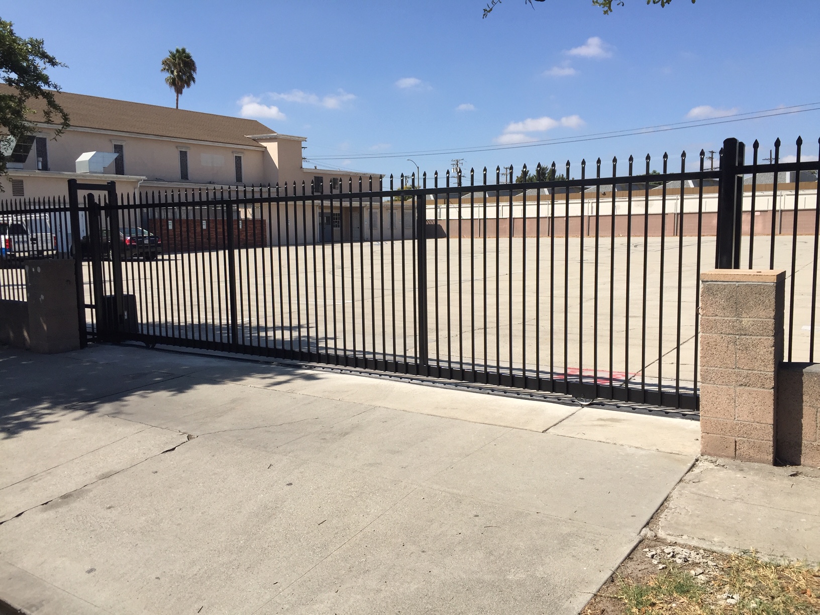 Commercial gates - METHOD - Driveways gates & fences
