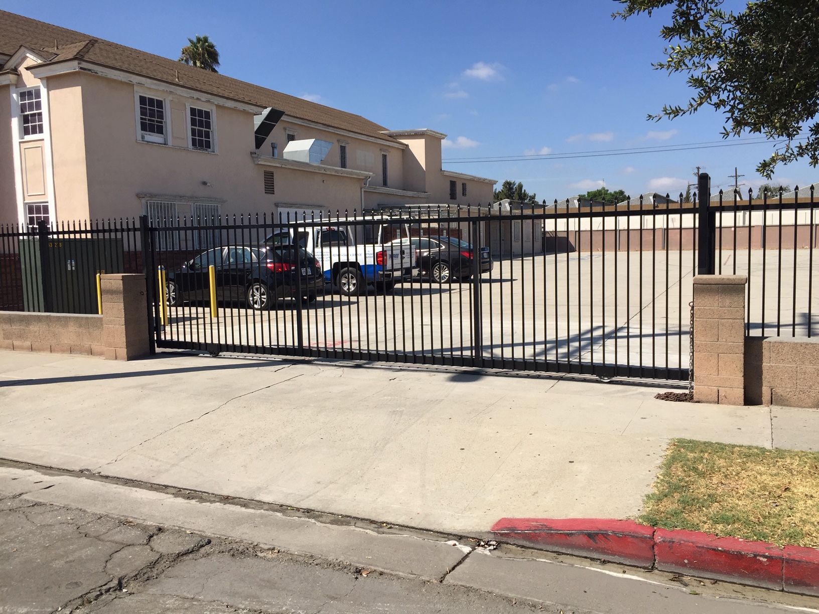 Commercial gates - METHOD - Driveways gates & fences