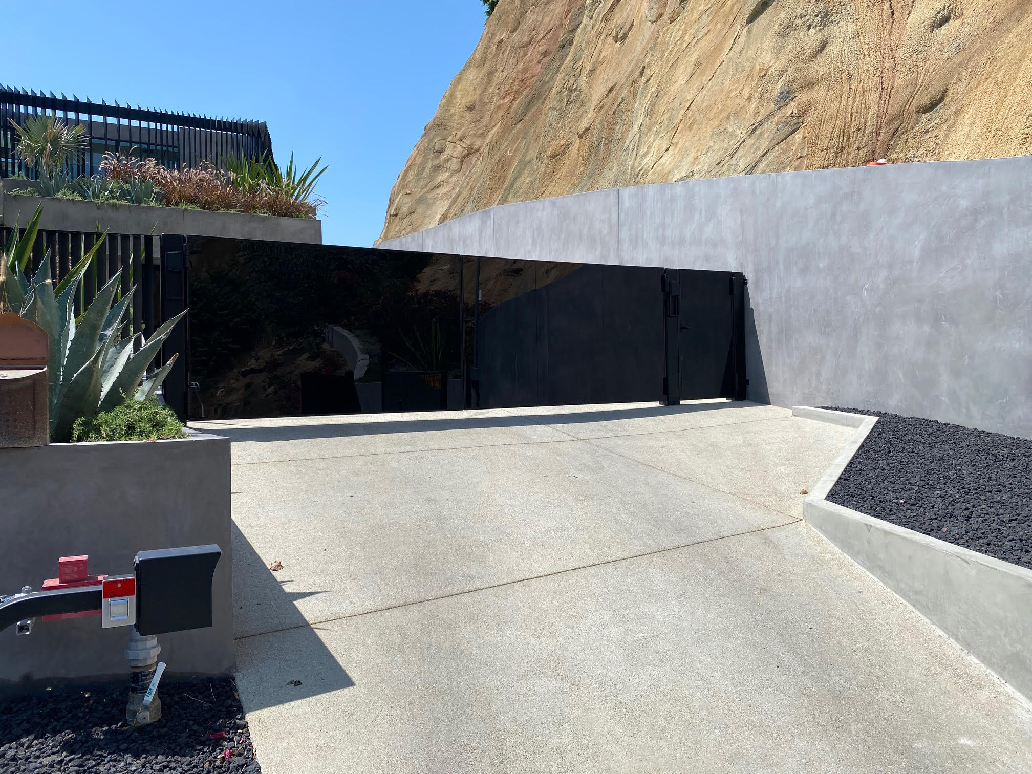 frameless glass gate with operators on Sunset View