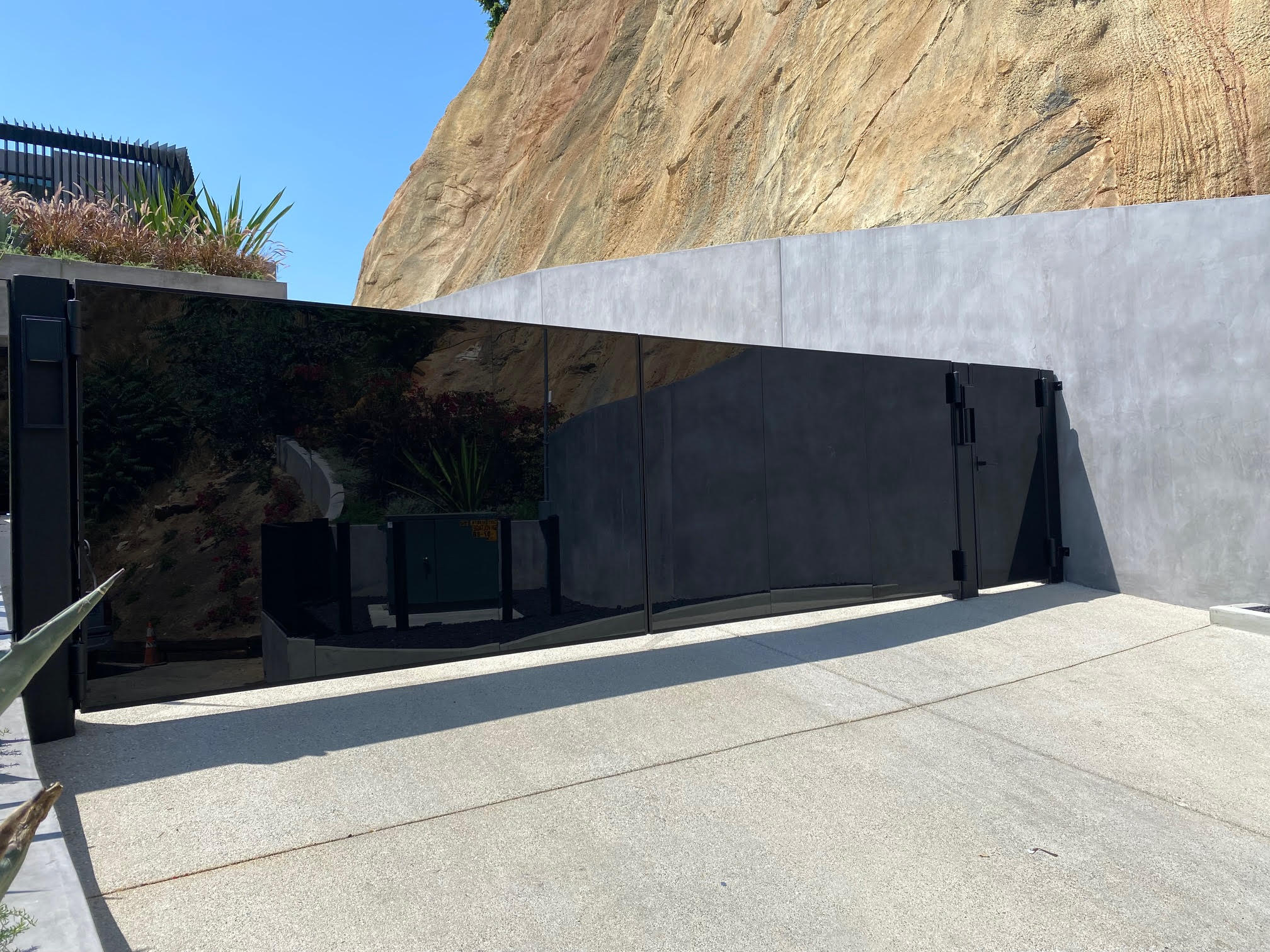 frameless glass gate with operators on Sunset View