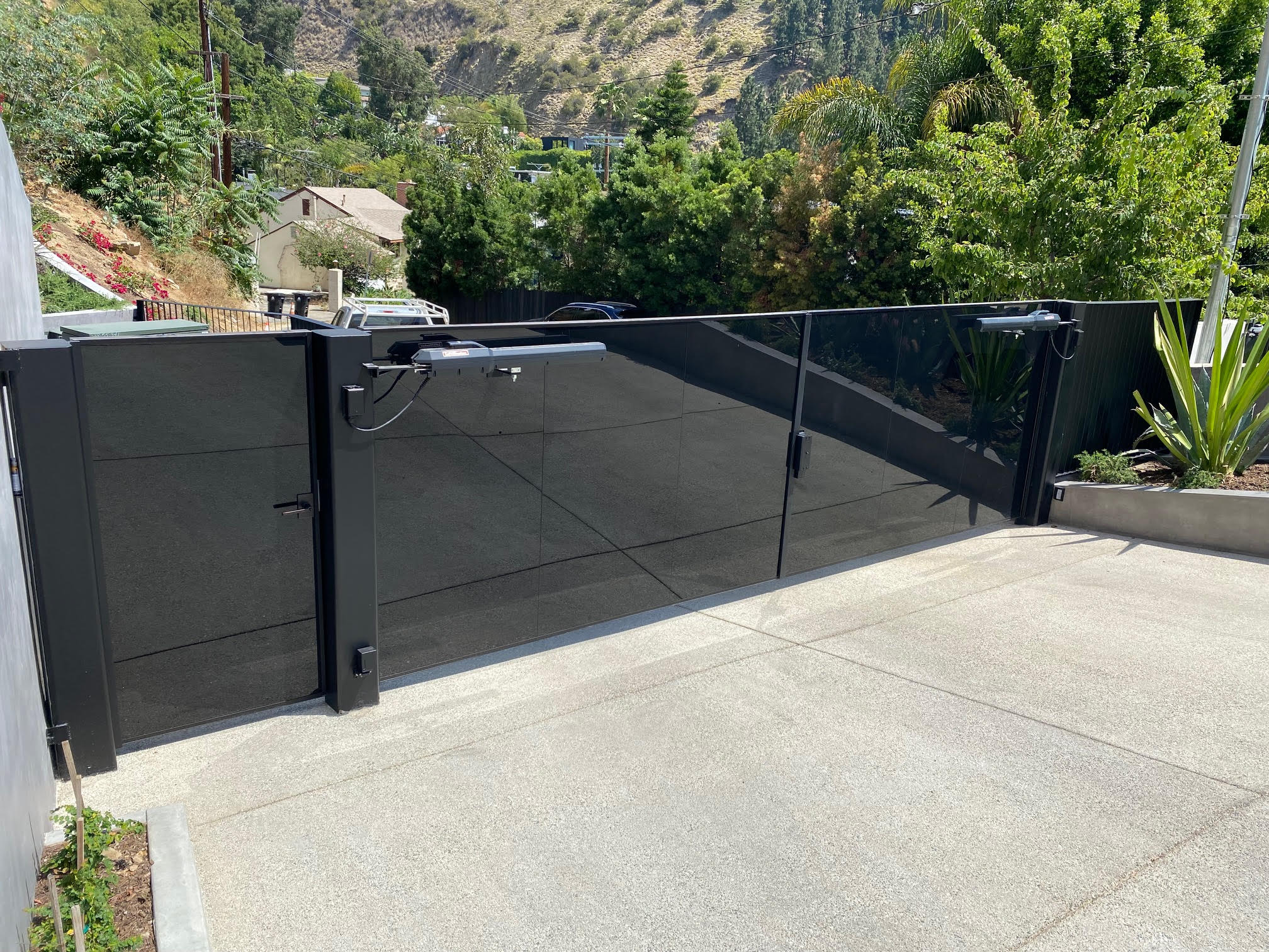 Frameless Glass Gate With Operators On Sunset View